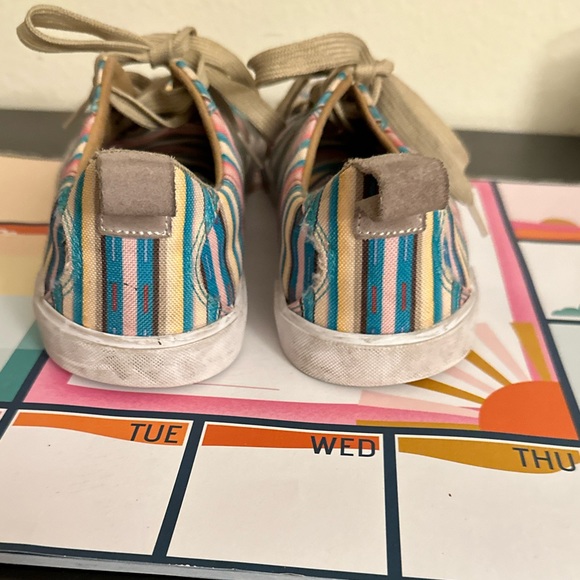 Reba | Shoes | Reba By Justin Aztec Canvas Sneakers Arreba Pink Stripe ...